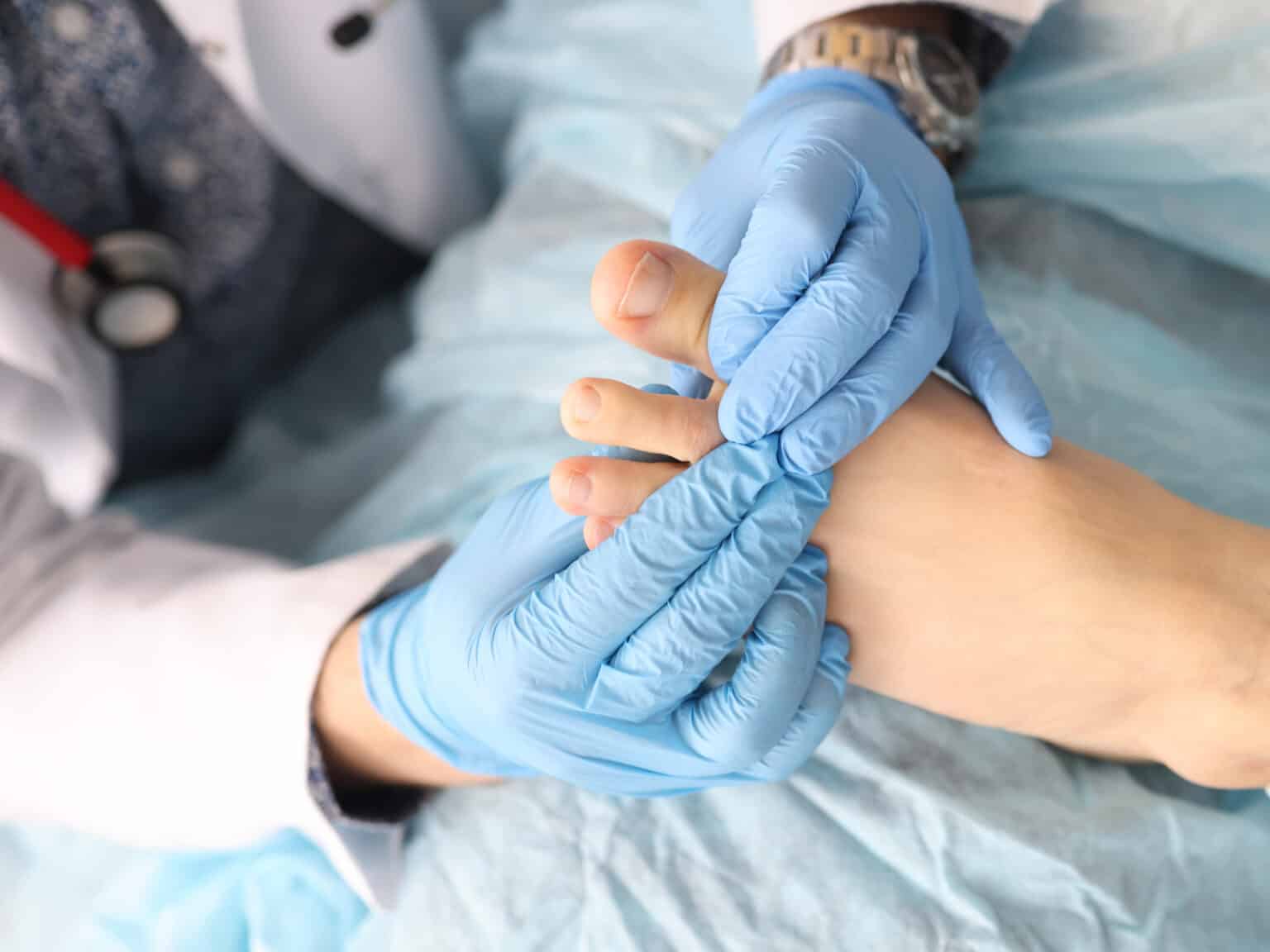 Examination | The Skin Exam | Lessons - LearnDerm